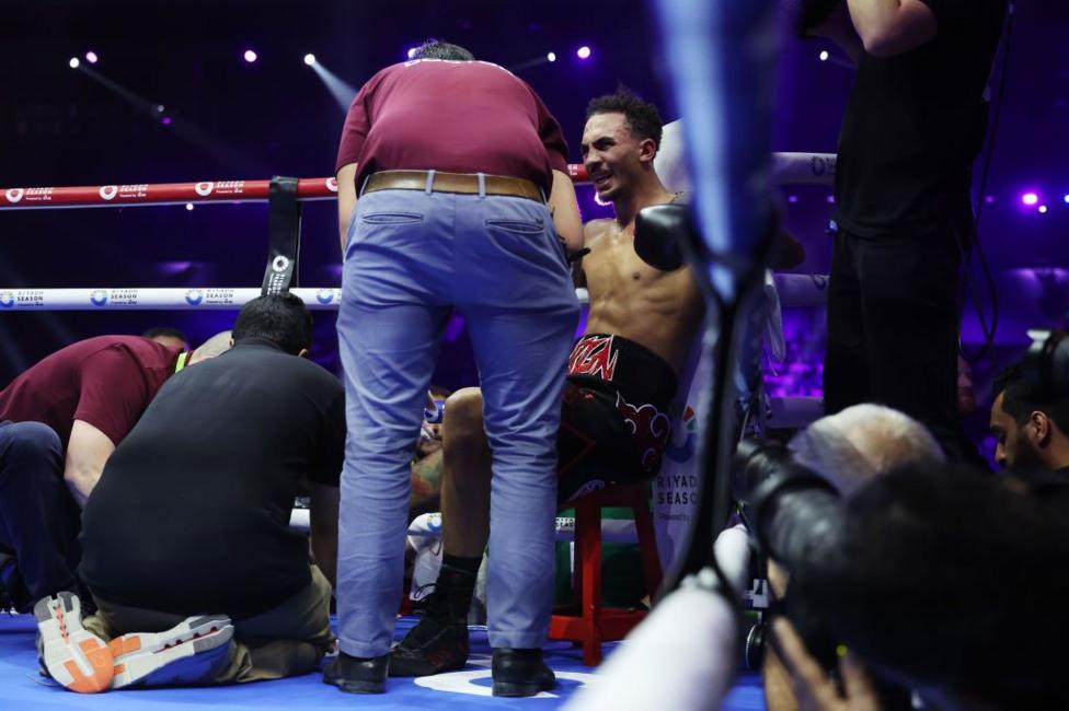 Ben Whittaker v Liam Cameron fight ends in draw after boxers fall over ropes - BBC Sport