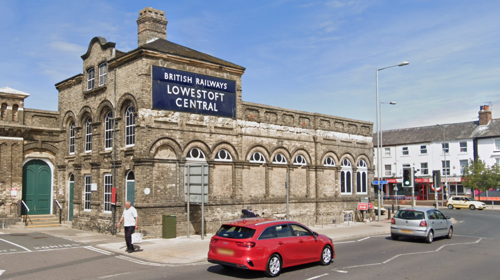 Designs for new Lowestoft railway station roof revealed - BBC News