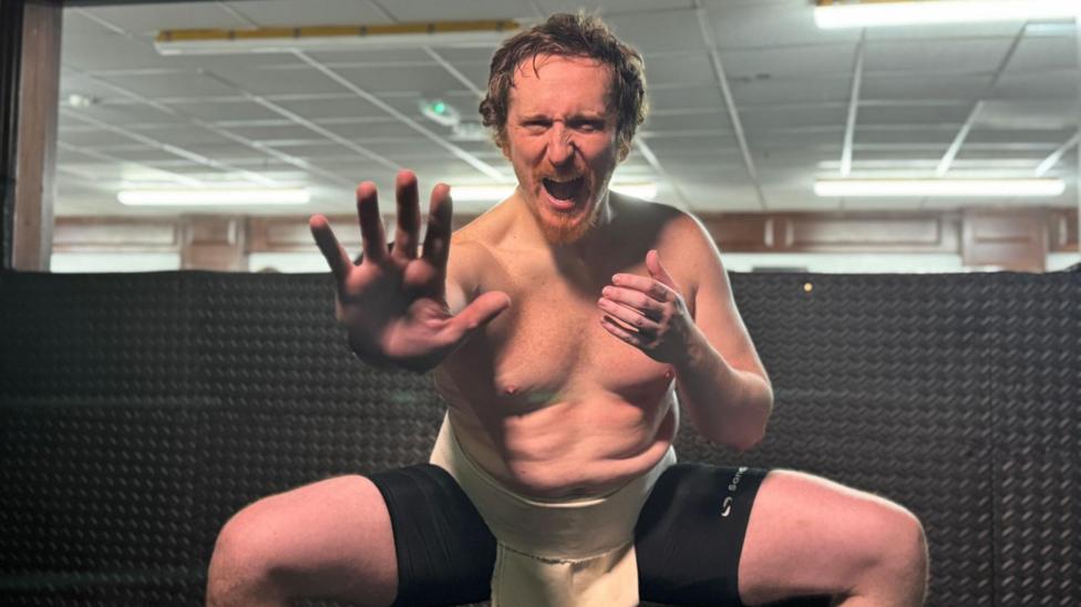 Belfast enters the ring with Ireland's first sumo wrestling club - BBC News