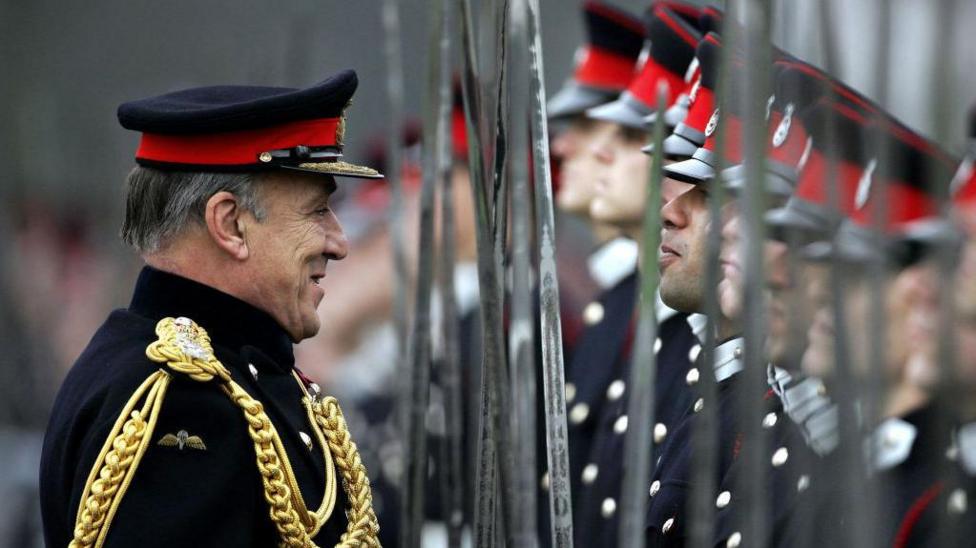 Former army head General Sir Mike Jackson dies - BBC News