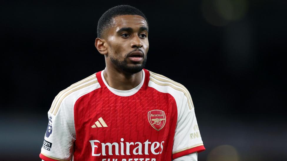 Transfer news: Fulham sign Reiss Nelson on loan from Arsenal - BBC Sport