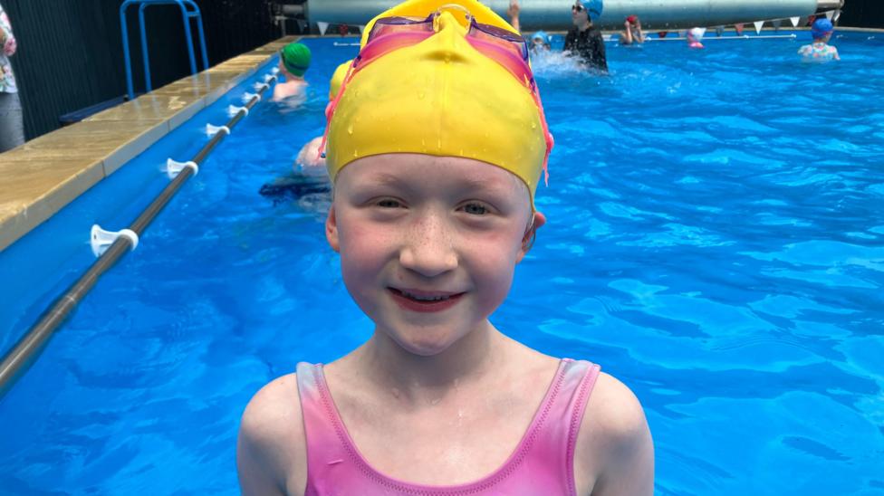 Bathurst Pool could lose £2k during 'forced closure' - BBC News