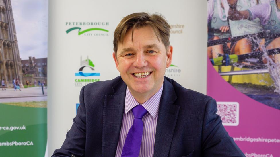 Cambridgeshire and Peterborough's mayor agrees to franchise buses - BBC News