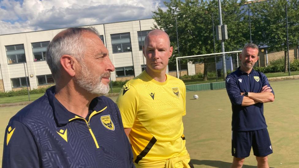 Oxford refugee football team helps players forget 'bad things' - BBC News