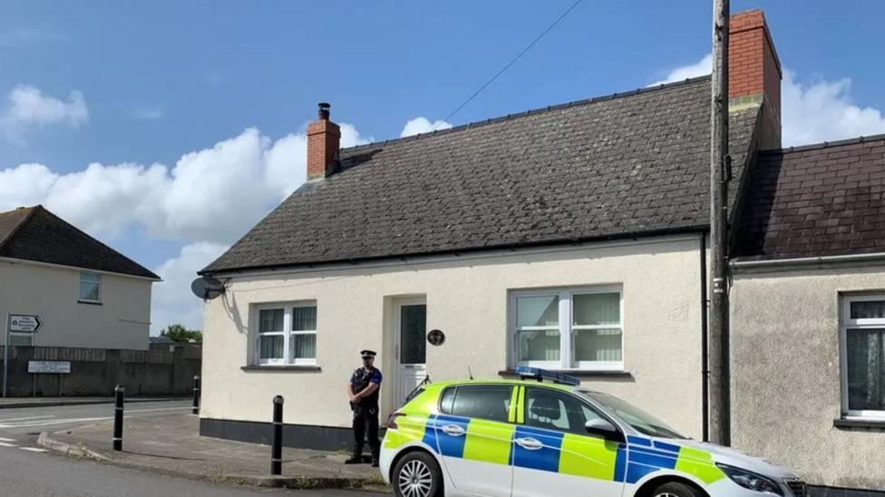 Mother said she should have done more to help Lisa Fraser killer - BBC News