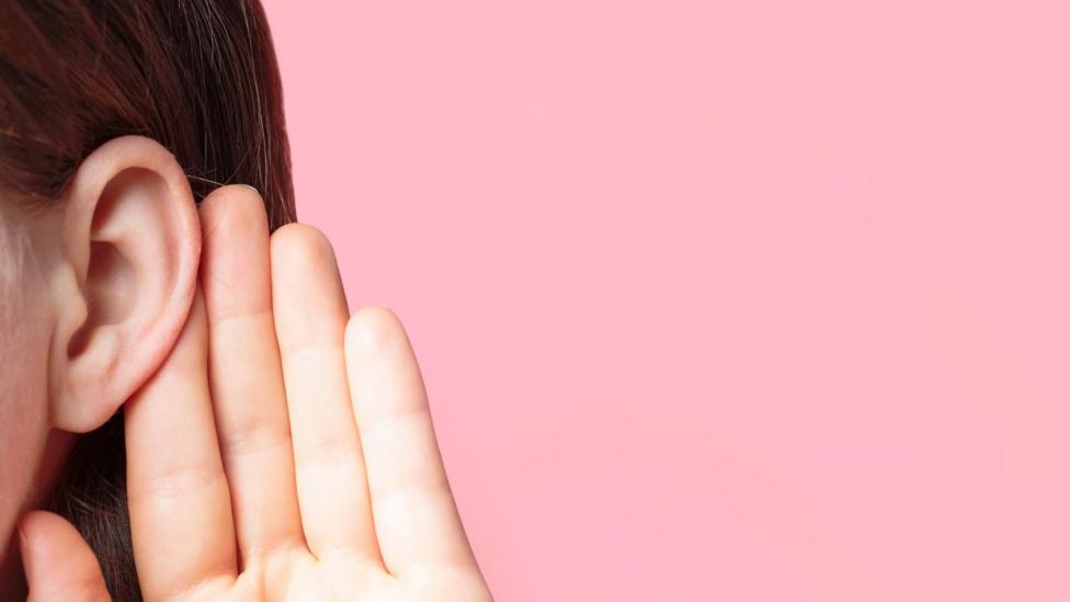 Humans wiggle their ears to hear better, say researchers - BBC Newsround