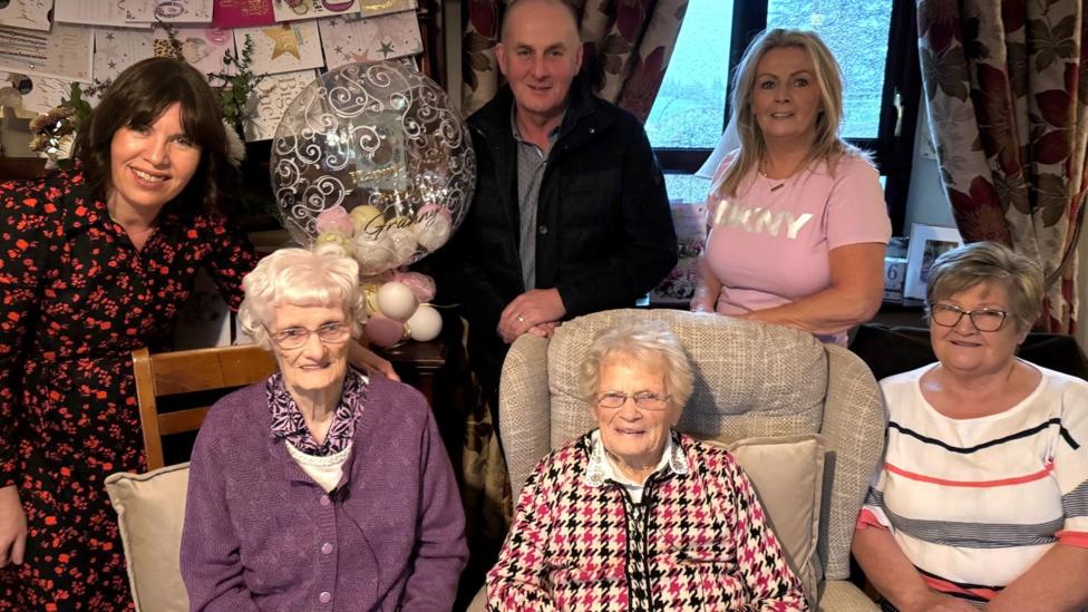 Galbally: Neighbours celebrate their 100th birthday together - BBC News