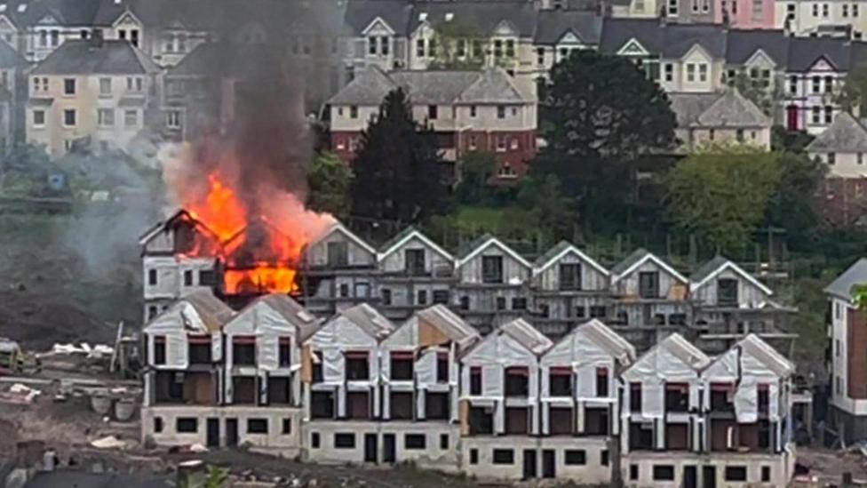 Appeal after fire destroys three part-built houses - BBC News