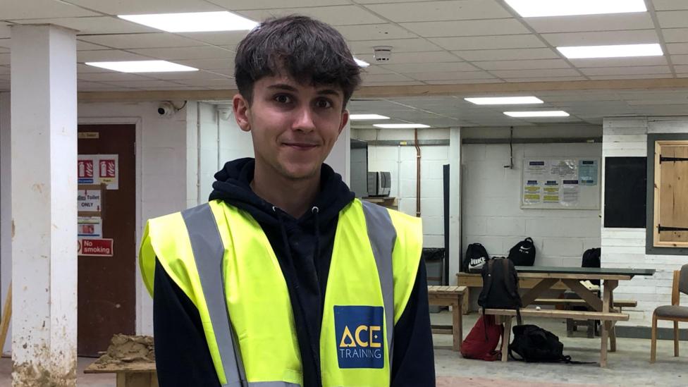 Oxfordshire: 'There’s life beyond GCSEs – even if you don’t pass' - BBC ...