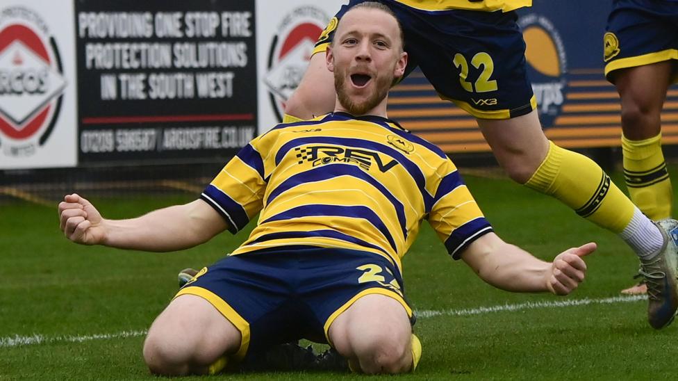 Torquay United beat Truro City 1-0 to keep National League South title ...
