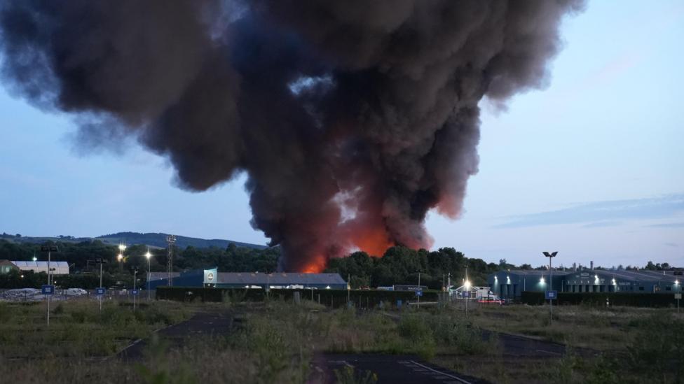 'Loud explosions' as firefighters tackle industrial blaze - BBC News