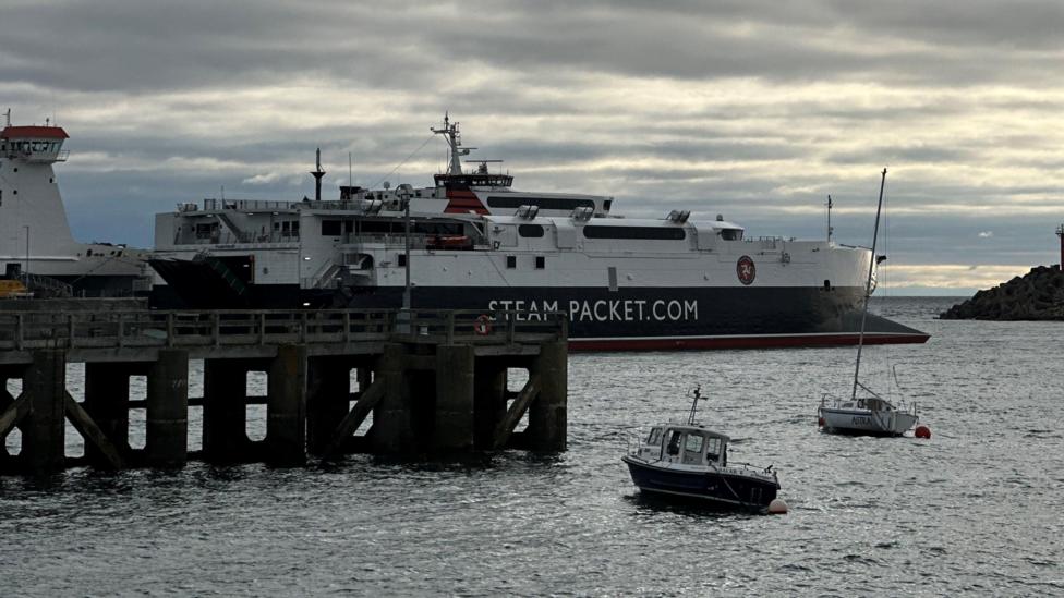Isle of Man ferry passengers facing more delays to sailings - BBC News