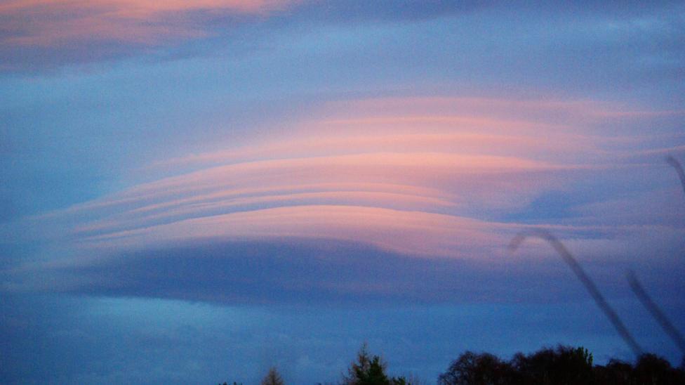UK: Rare ‘UFO clouds’ spotted - BBC Weather
