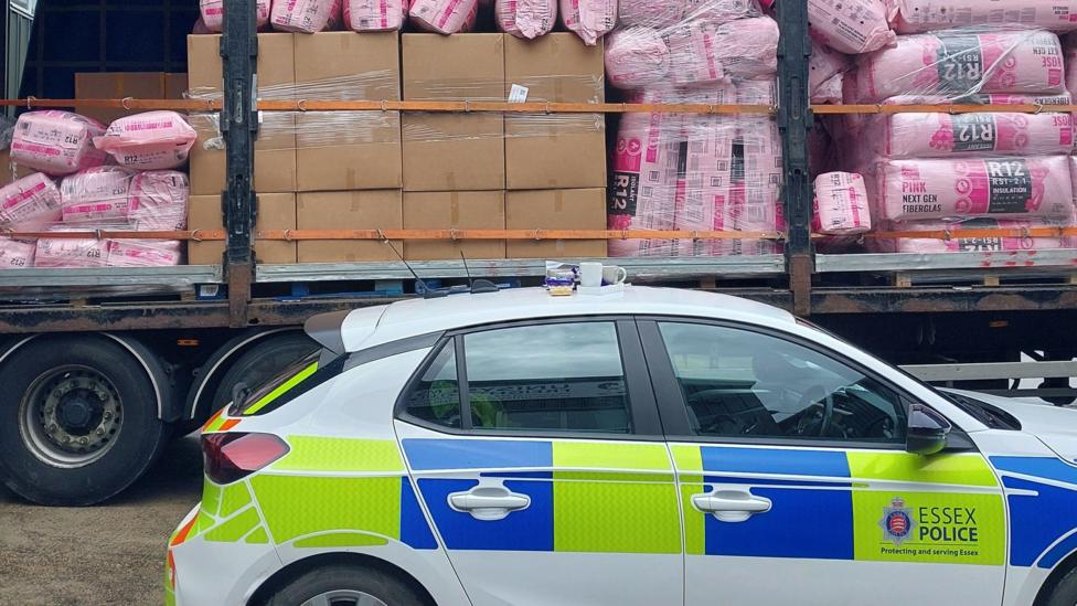 Police called to 'suspicious activity' in Witham seize cannabis - BBC News