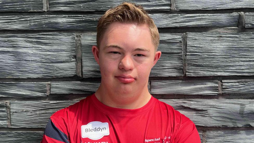 Special Olympics: Six Welsh athletes to compete in Team GB - BBC News