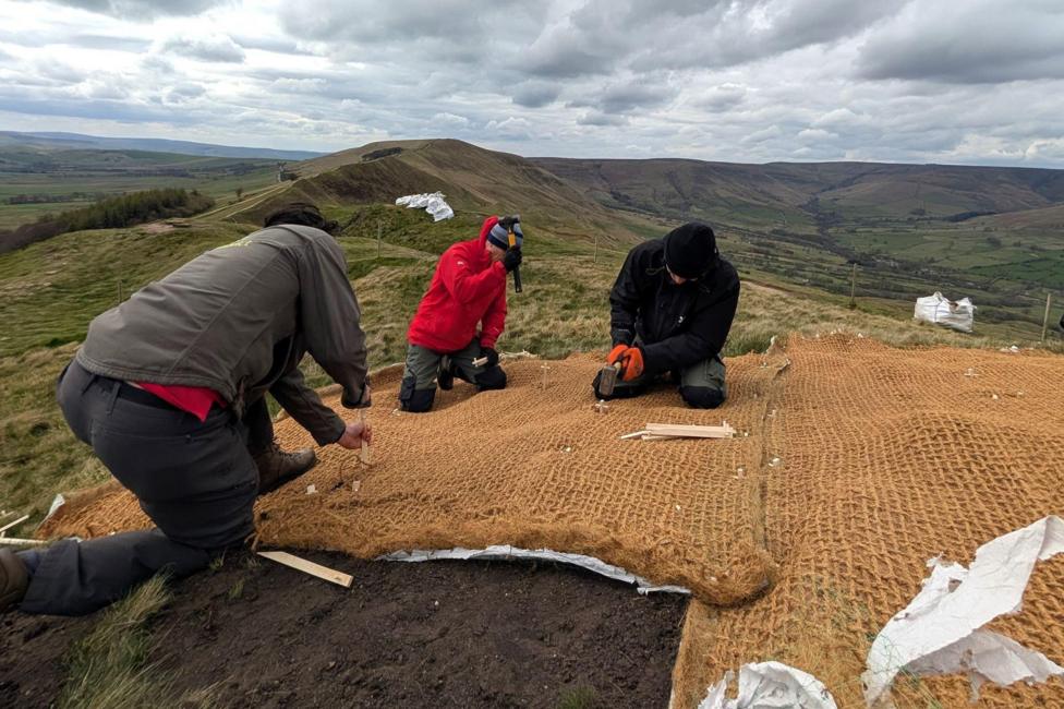 Parking chaos and poo: The price of Mam Tor's popularity - BBC News