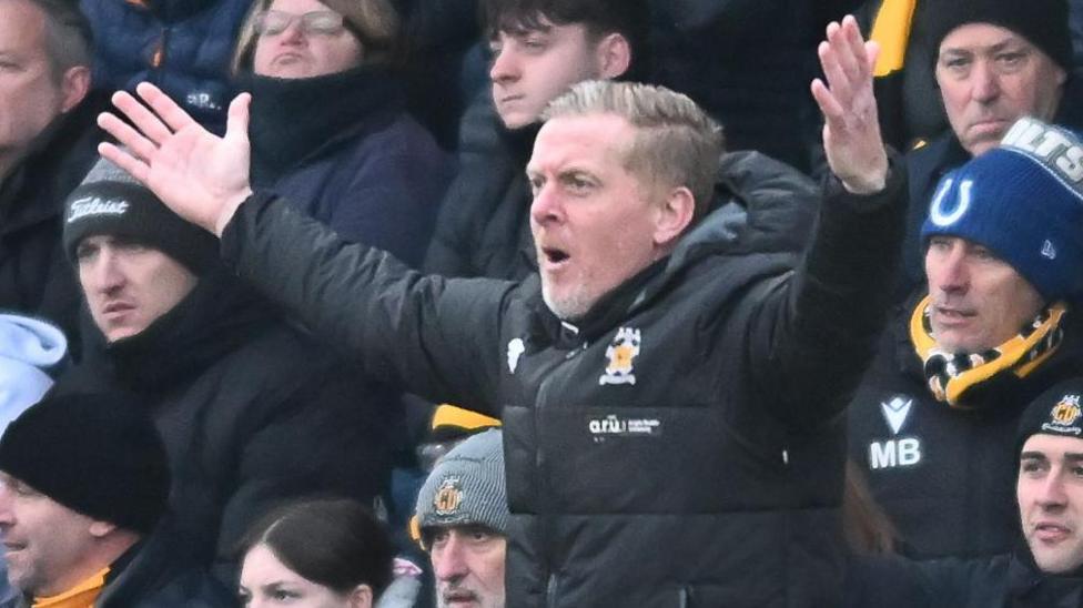 Garry Monk vows to fight on as Cambridge United slump continues - BBC Sport