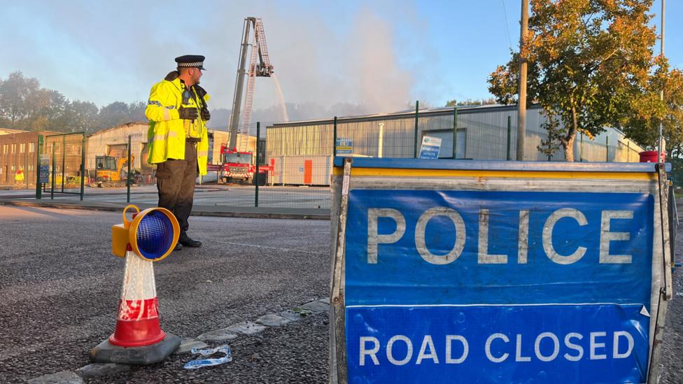 Swindon explosion: Crews remain at Groundwell Industrial Estate - BBC News