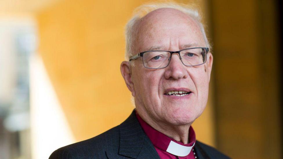 Former Archbishop of Canterbury Carey quits as priest - BBC News