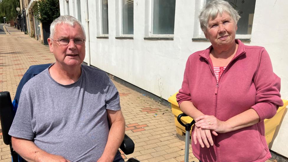 'Manvers asylum seeker hotel riot will not stain our town' - BBC News