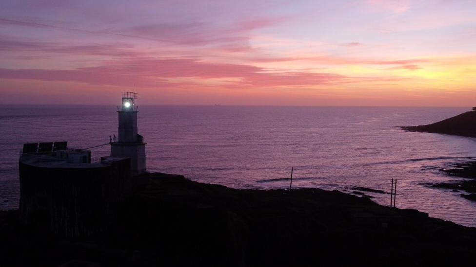 Lighthouses: Sweeping beams replaced with LED lights - BBC News