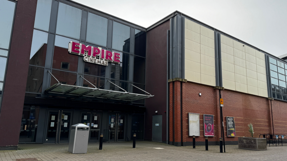 New cinema opens in Sunderland's Pop Recs after Empire closure - BBC News