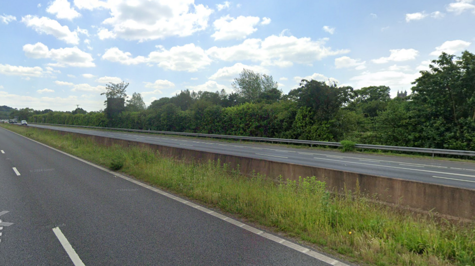 Drivers face delays as M5 between junctions 28 and 29 closed - BBC News