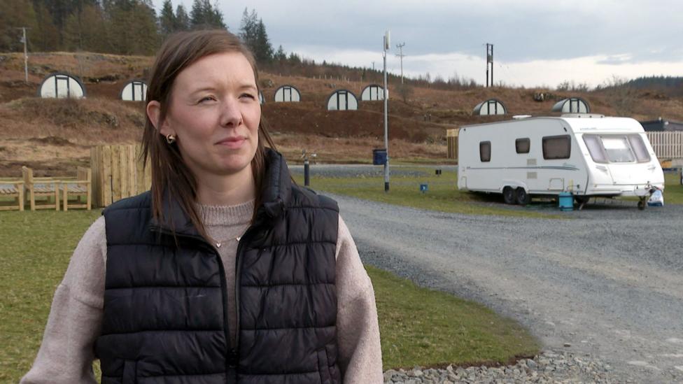 Petition calls for rethink over Mull school decision - BBC News