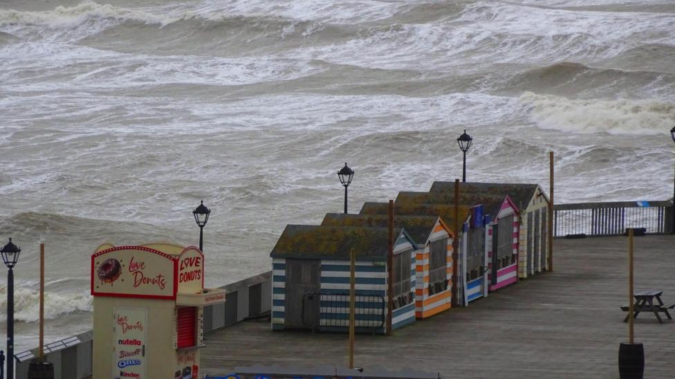Your pictures: Storm Bert brings snow, wind and rain to UK - BBC News