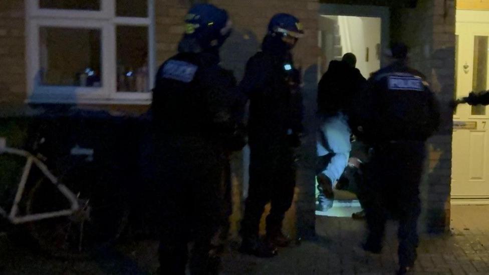 Bedfordshire child exploitation by drug gangs laid bare on TV - BBC News