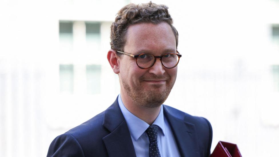 Minister Darren Jones defends Labour donor's civil service job - BBC News