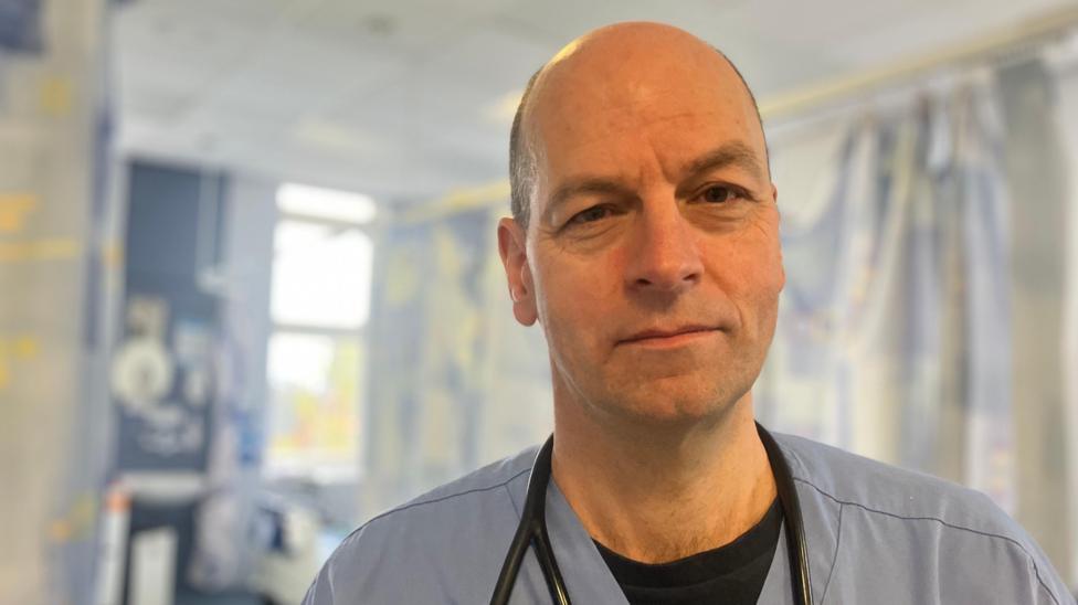 Minimum unit pricing: Scottish MSPs to increase price to 65p - BBC News