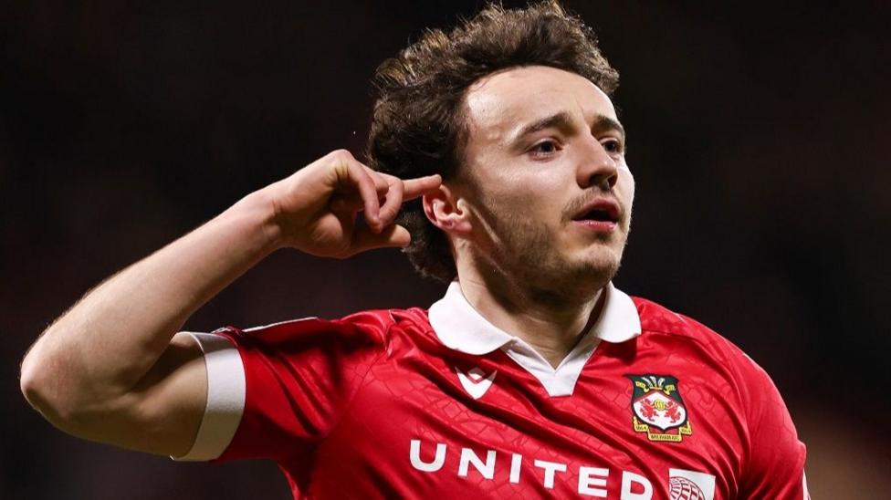 Wrexham ease to 2-0 win at Northampton Town in League One - BBC Sport