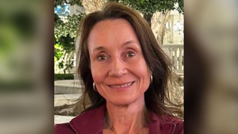 Surrey: Jack Draper's mother says he wants to inspire youngsters - BBC News