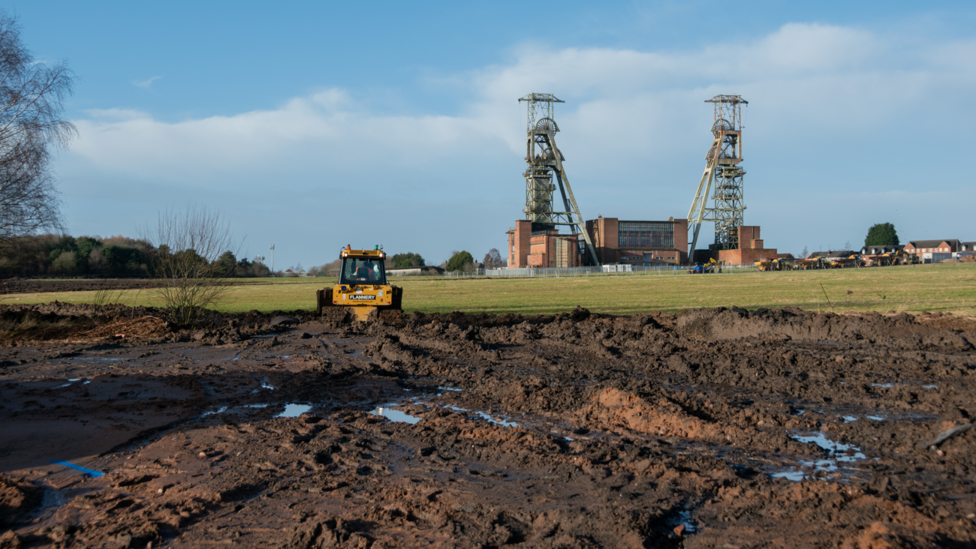 Project reinstates river at former Clipstone Colliery site - BBC News
