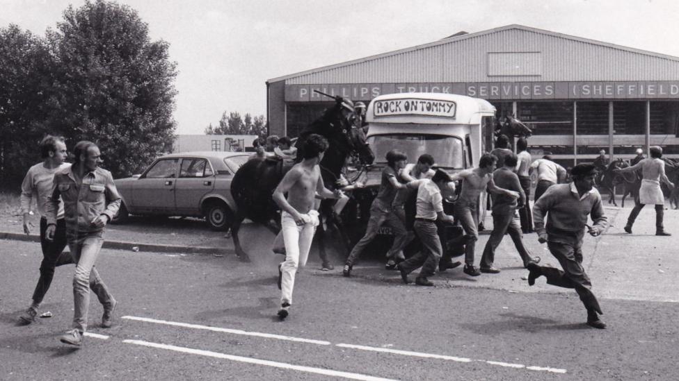 Battle of Orgreave film to premiere at Sheffield DocFest - BBC News