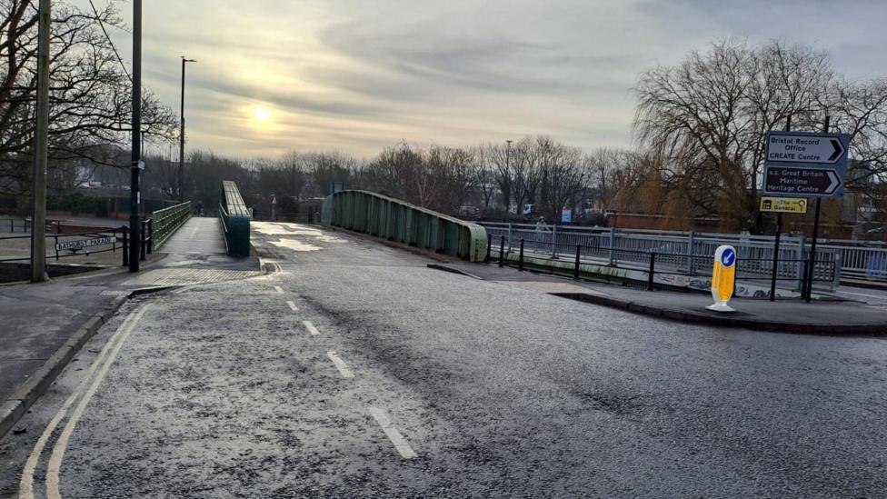 Prince Street Bridge in Bristol could be closed to cars - BBC News