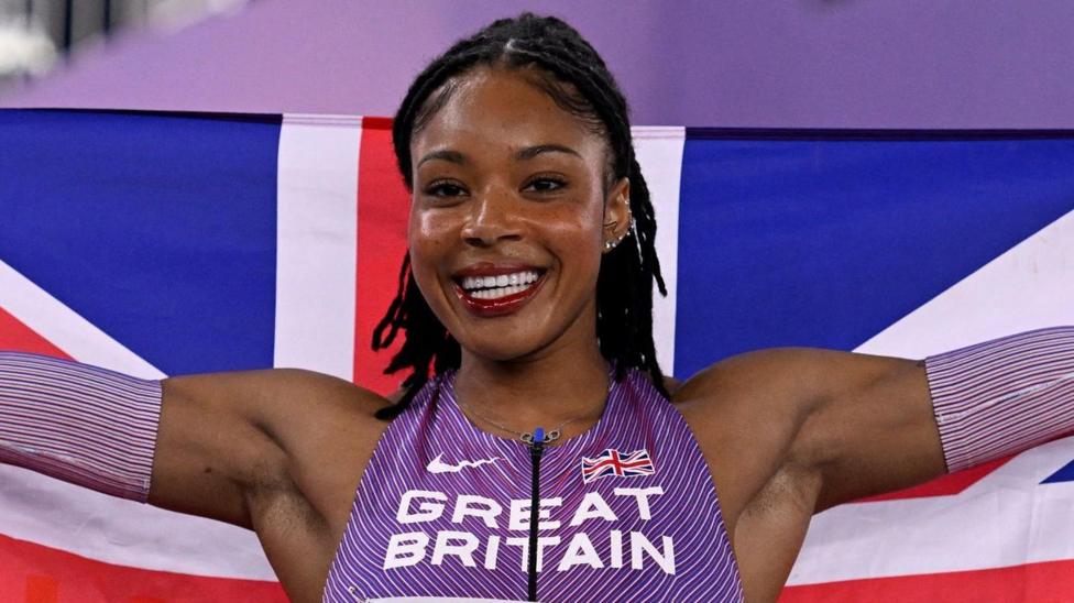 World Athletics Indoor Championships: GB's Amber Anning wins 400m gold ...