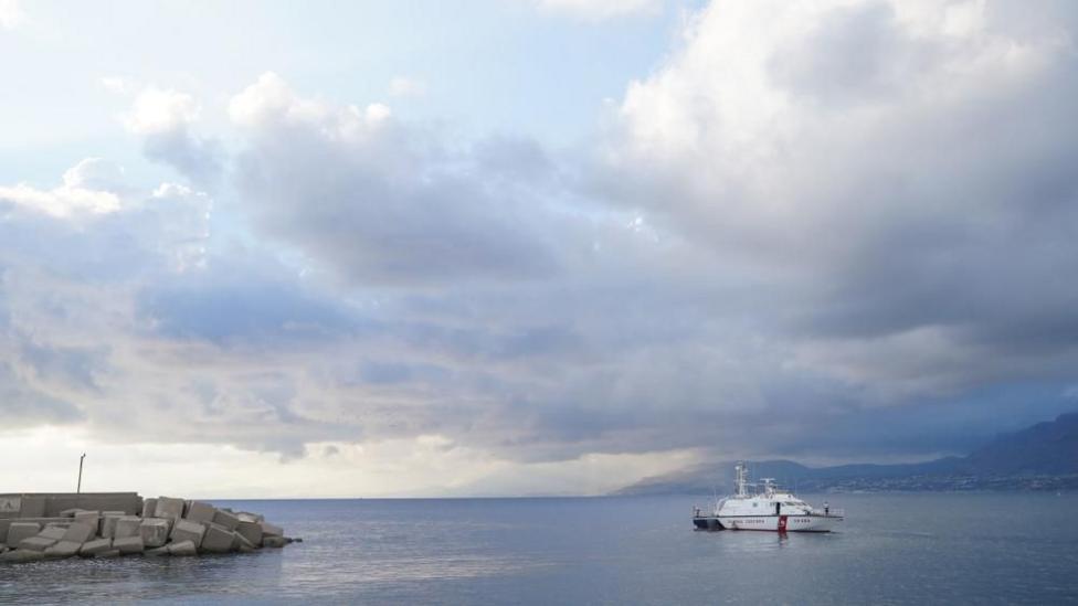 Sicily wreck: Why did Bayesian yacht sink in 16 minutes? - BBC News