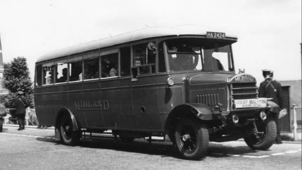 Enthusiasts mark Midland Red's 120th anniversary - BBC News