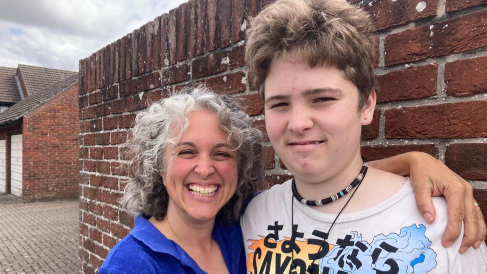 Wiltshire mum praises SEN provision as £6.5m school planned - BBC News