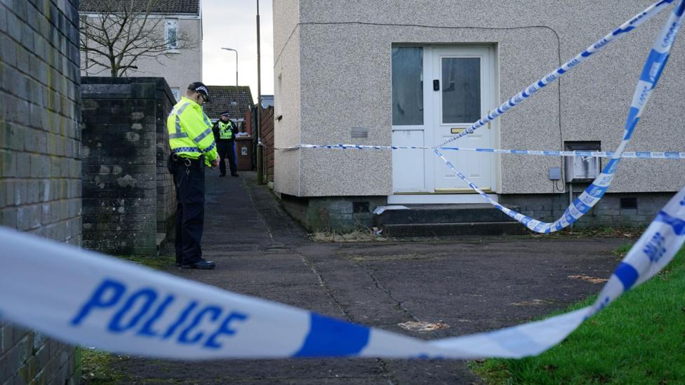 Man and girl found dead in West Calder were father and daughter - BBC News