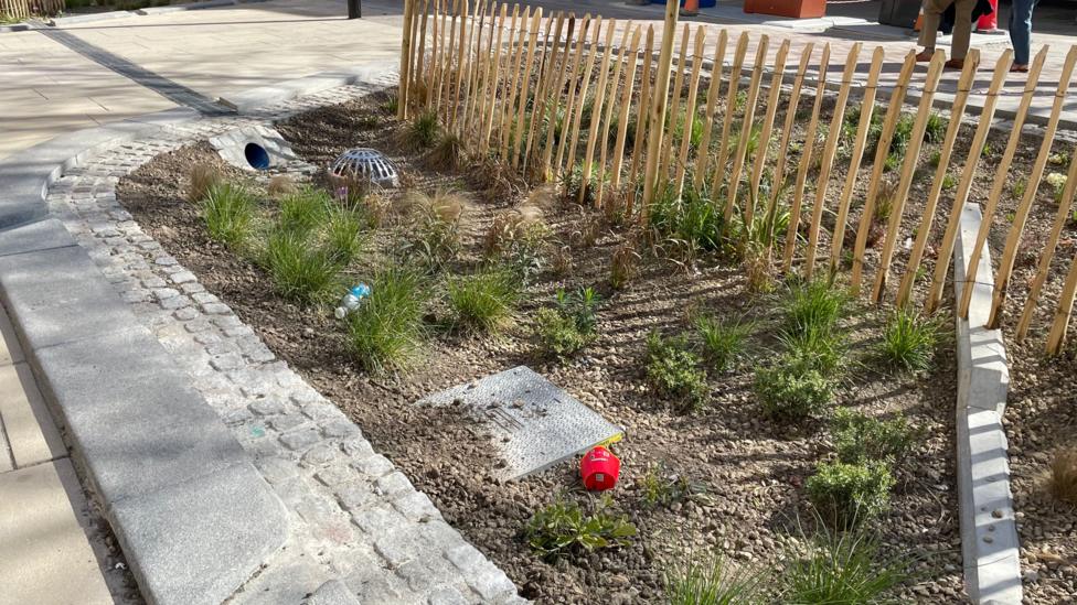 Mixed views on Fargate regeneration in Sheffield as work ends - BBC News