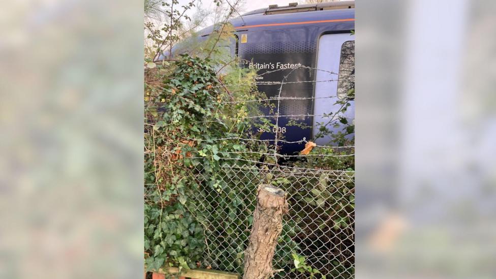 Kent: High speed train derails at Ramsgate railway depot - BBC News