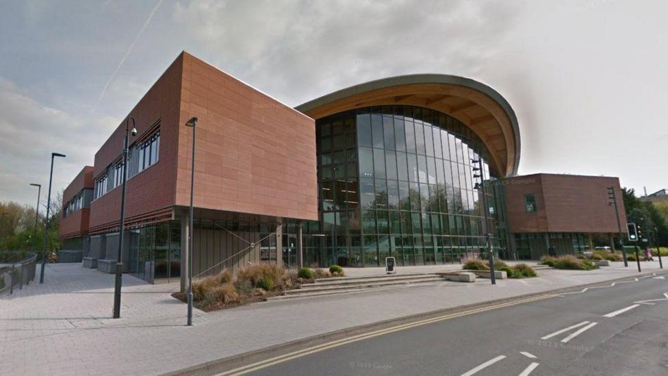 University Challenge final is dream come true - Warwick student - BBC News