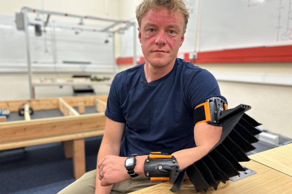 Aberdeen robotic arm development aims to help stroke patients - BBC News