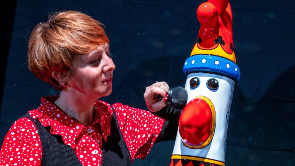 New character unveiled to join Wallace and Gromit in Bristol - BBC News