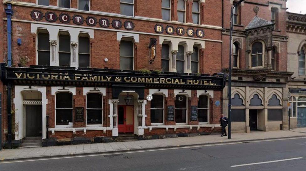 Victoria & Commercial pub in Leeds to reopen after four years - BBC News