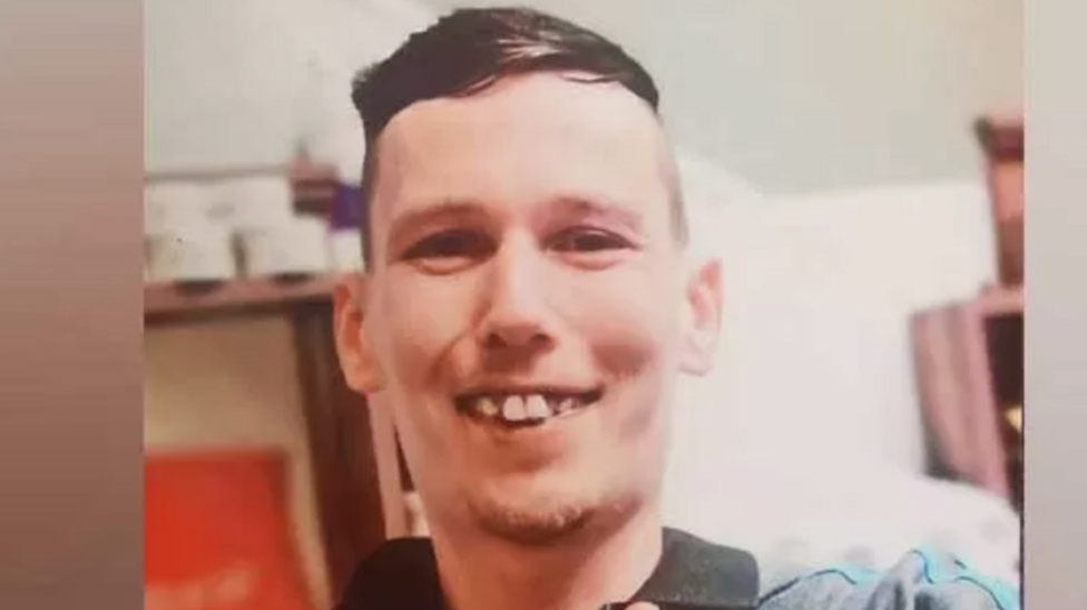 Mother's 'unimaginable pain' after son's murder in Luton - BBC News