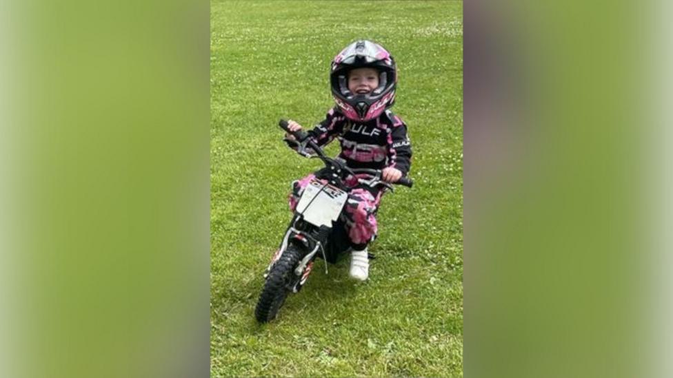 Rushton fire: Tributes paid to three people killed in house blaze - BBC ...